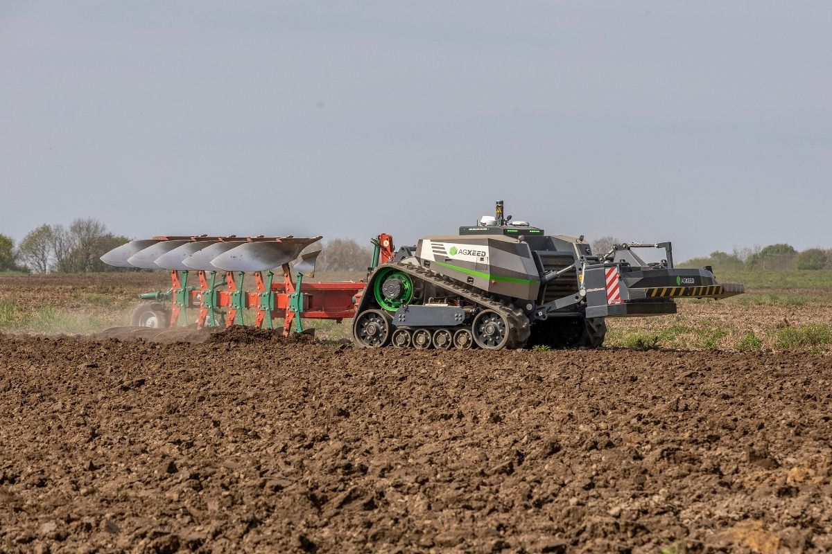 Autonomous Tractor Sets World Record with 51-Acre, 24-Hour Plowing ...