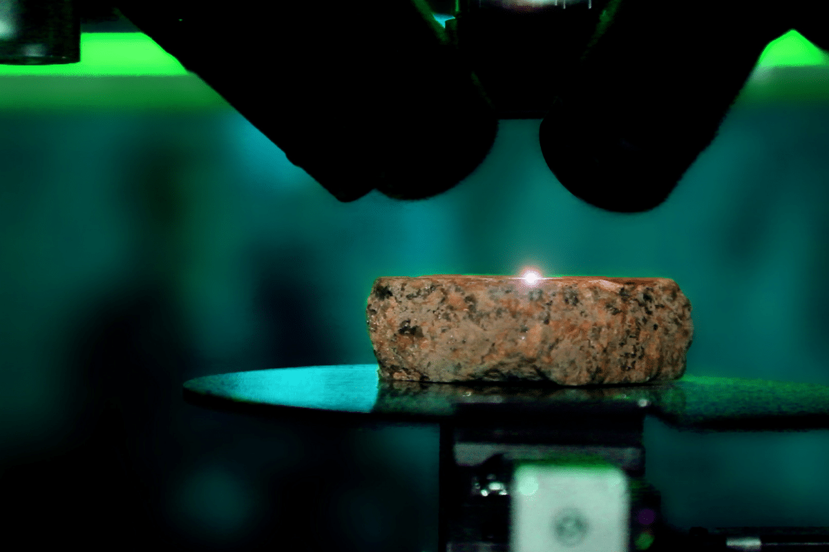 ABLASCAN: The Smart Scanner that Identifies Atoms at the Speed of Light.