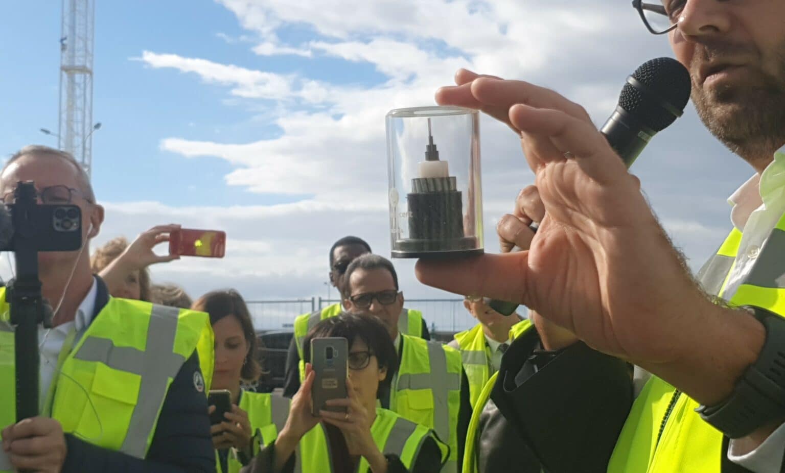 The World's Longest Submarine Cable 2Africa Just Landed in Marseille - DirectIndustry e-Magazine